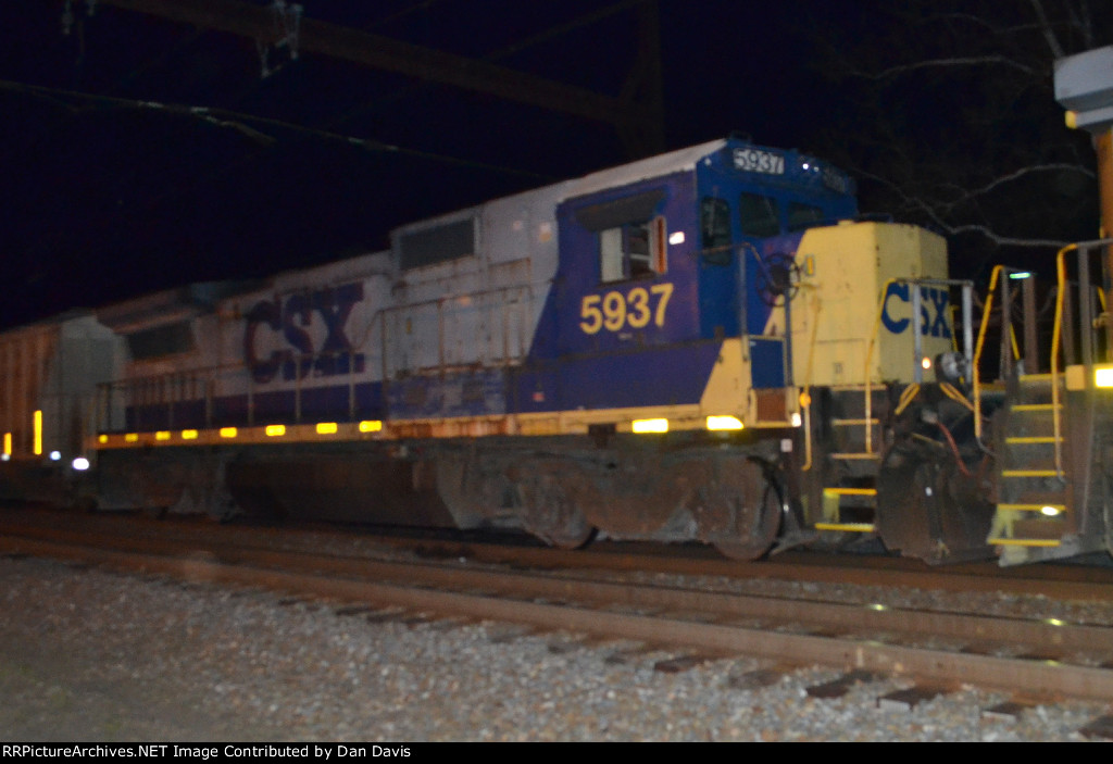 CSX B20-8 5937 trails an AC44CW and ES44AH on Q439-21